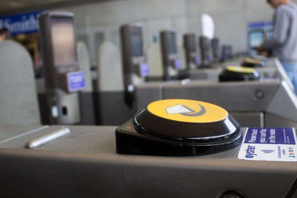 Ditch the Plastic: How London’s New Digital Oyster Saves You 34% | The ...