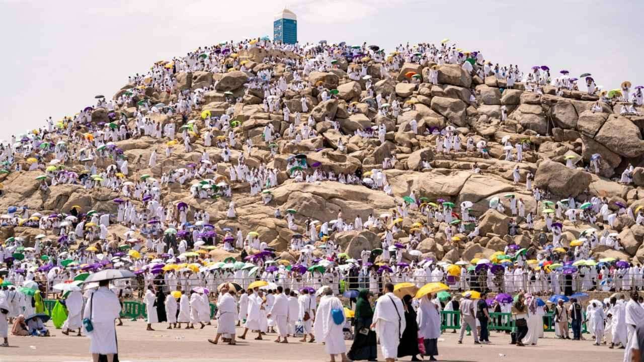 Sea of Faith at 48°C: 1.5 Million Muslims Stand United on Mount Arafat ...
