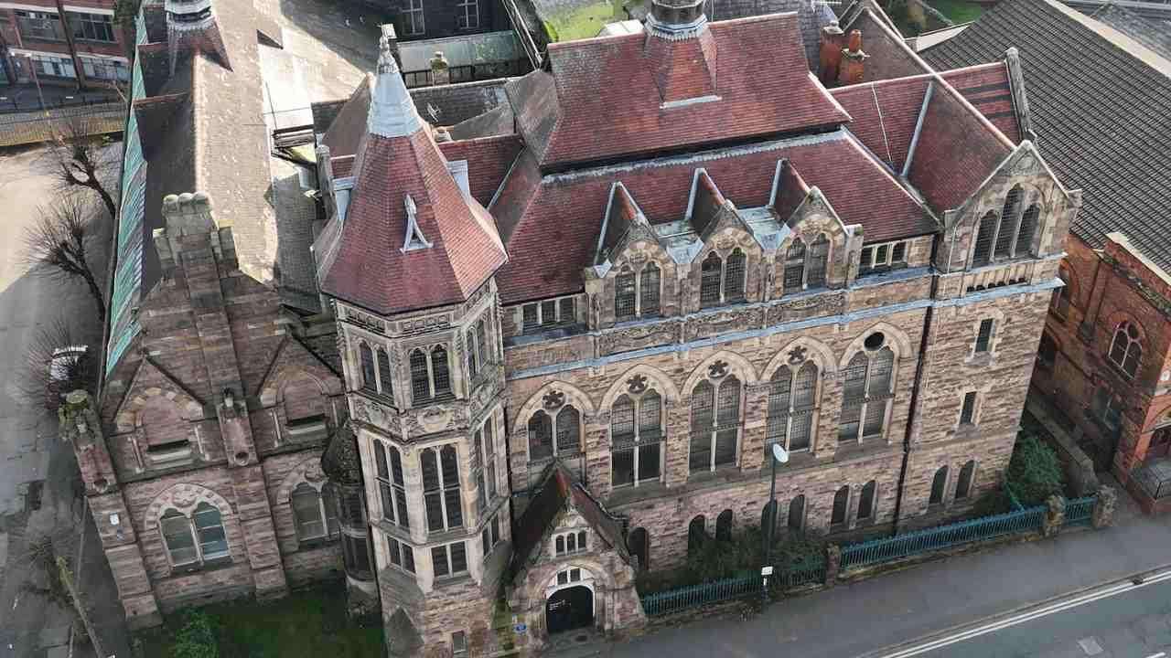 How a Surrey Mosque Became the Centre of Islam in Britain